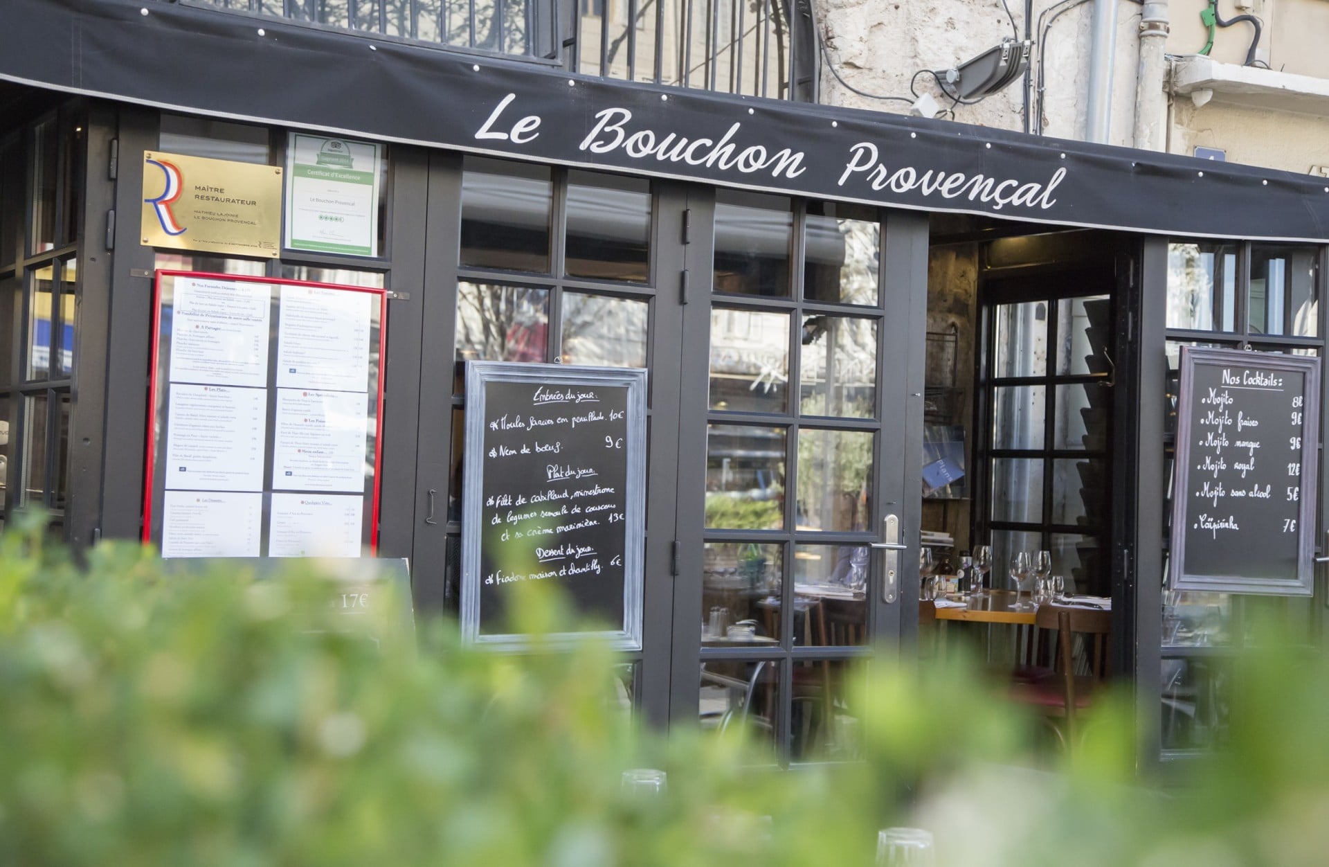 Ou manger en terrasse sur le vieux port ? - Le Bouchon Provencal